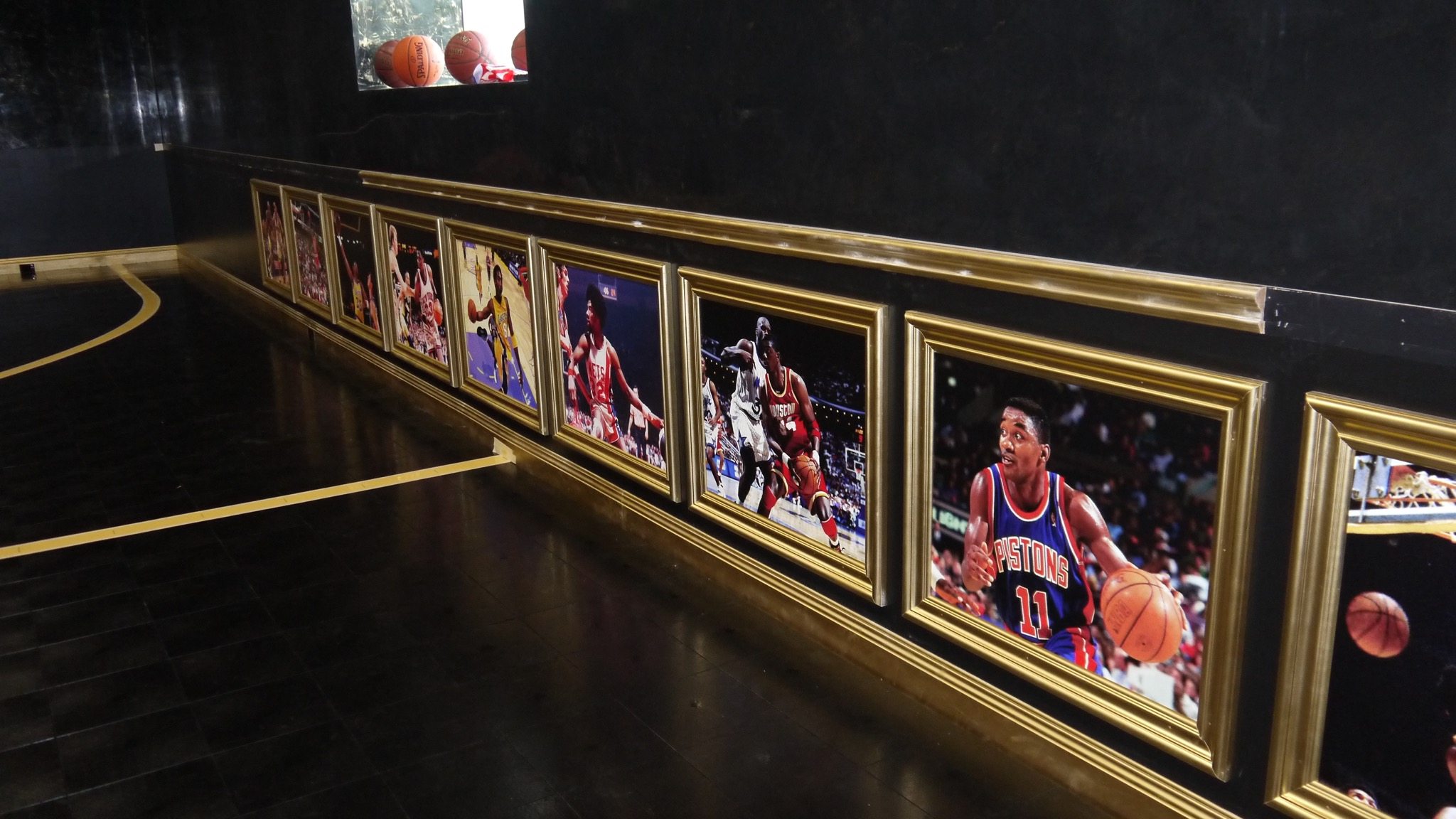 New Tech Transforms Snoop Dogg's Compound Into An Artistic Masterpiece ...